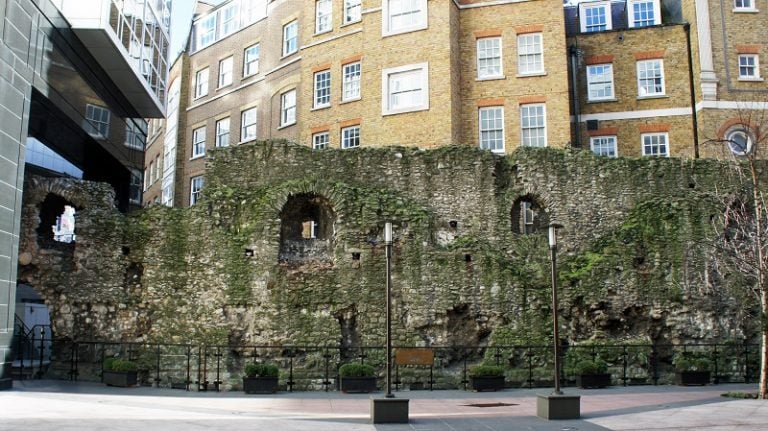 8 Oldest Buildings in London - Oldest.org