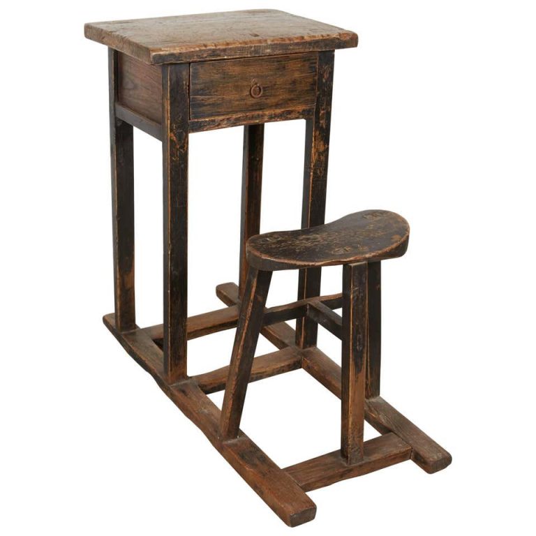 12 Styles of Old School Desks that Exist - Oldest.org