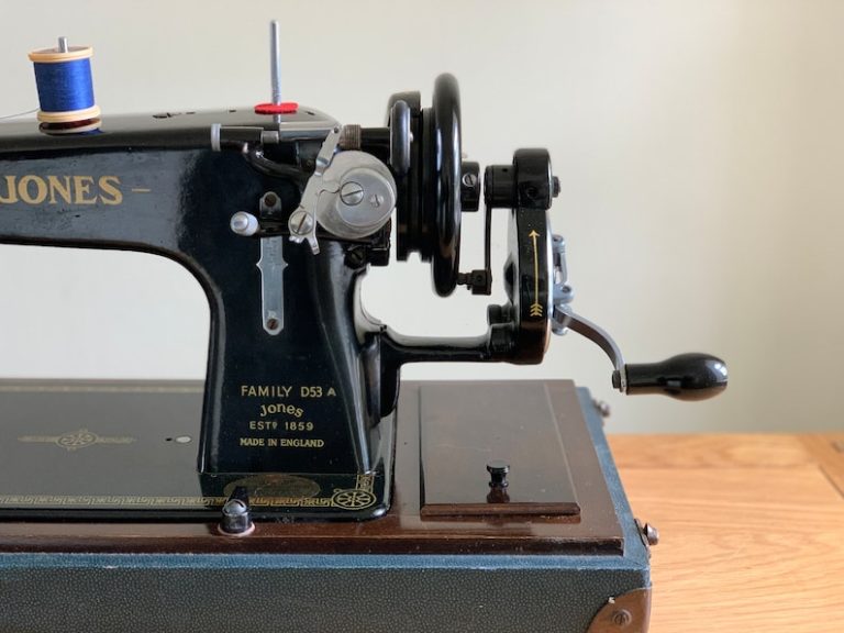 50 Vintage Sewing Machines You Can Buy Today - Oldest.org