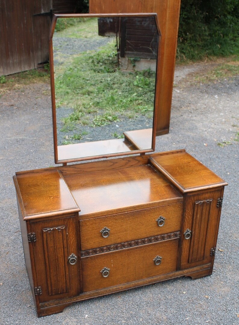 50 Vintage and Antique Vanity Tables You Can Buy Today (By Decade ...