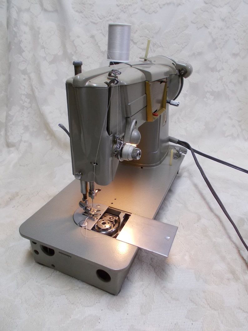 50 Vintage Sewing Machines You Can Buy Today - Oldest.org