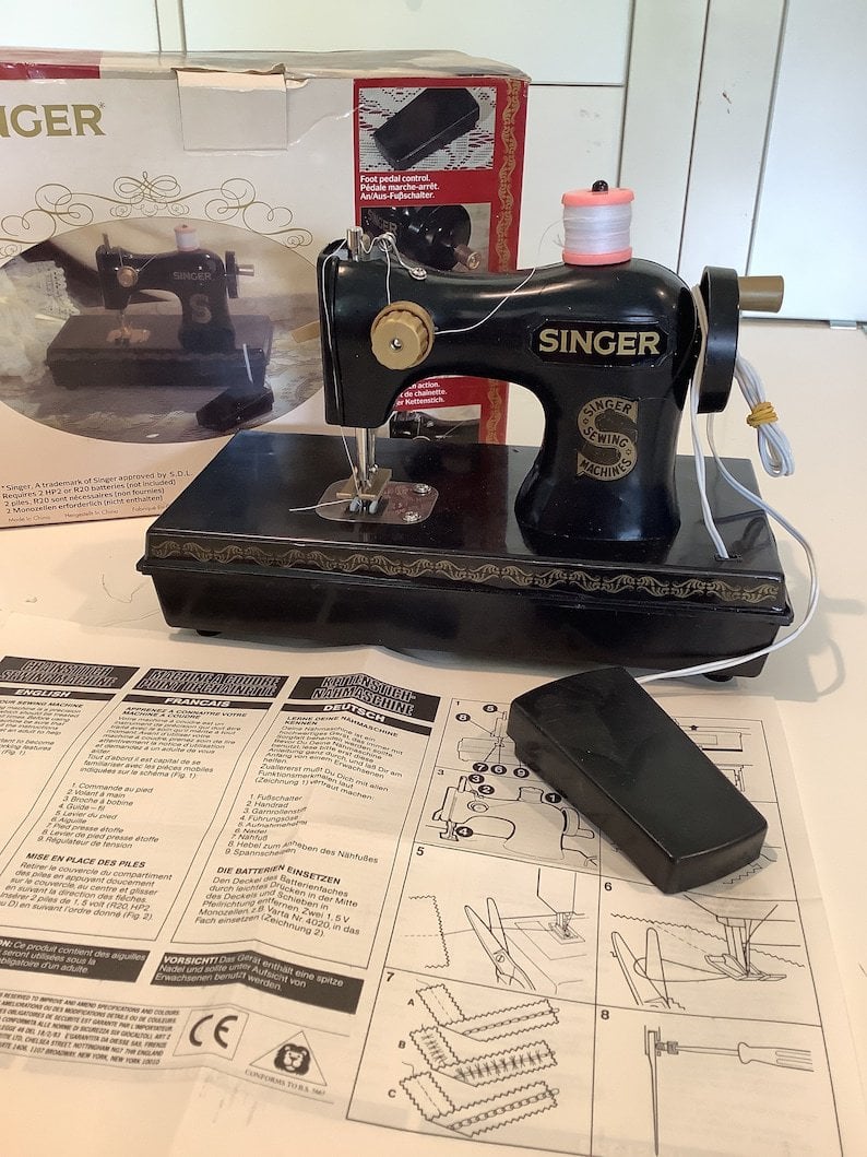 50 Vintage Sewing Machines You Can Buy Today - Oldest.org