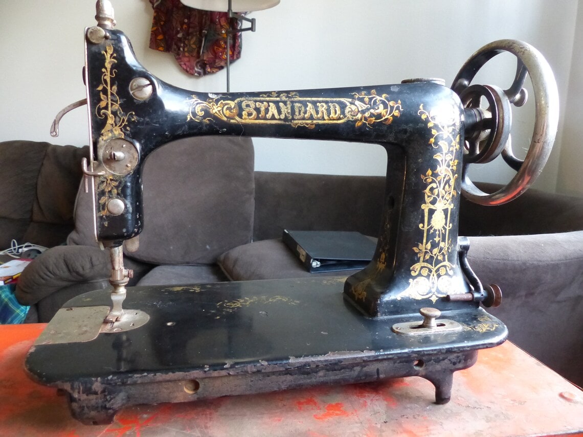 50 Vintage Sewing Machines You Can Buy Today - Oldest.org