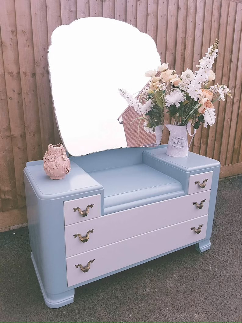 50 Vintage and Antique Vanity Tables You Can Buy Today (By Decade ...