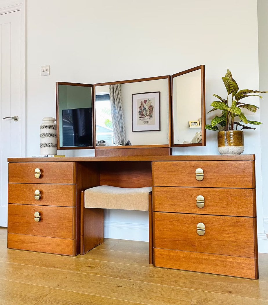 50 Vintage and Antique Vanity Tables You Can Buy Today (By Decade ...