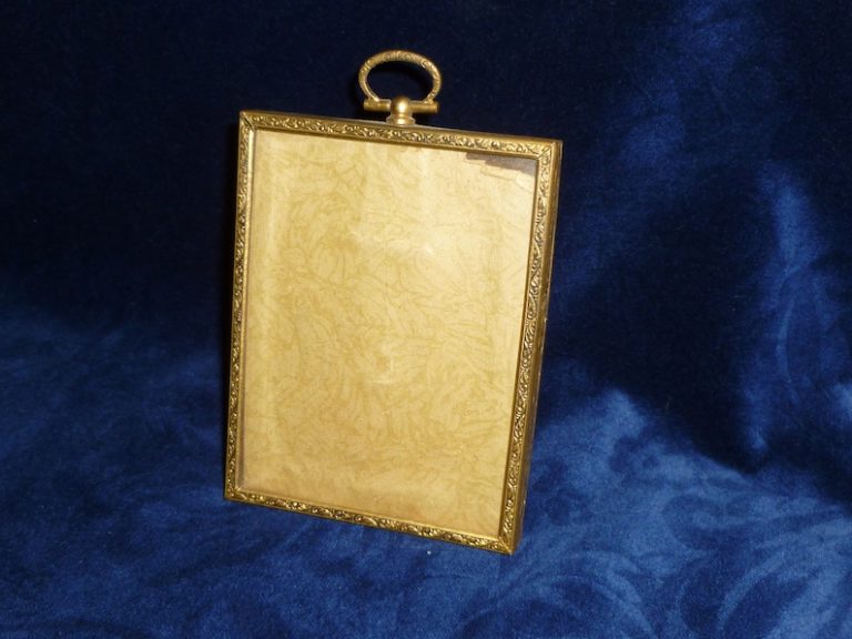 50 Vintage and Antique Picture Frames For Sale (By Size & Decade ...