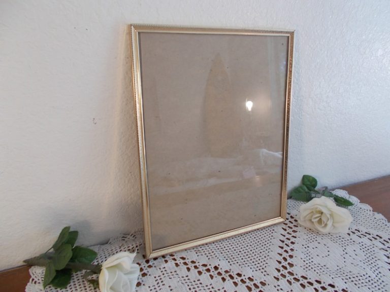 50 Vintage and Antique Picture Frames For Sale (By Size & Decade ...