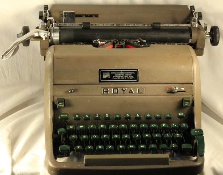 61 Vintage & Antique Typewriters You Can Buy - Oldest.org