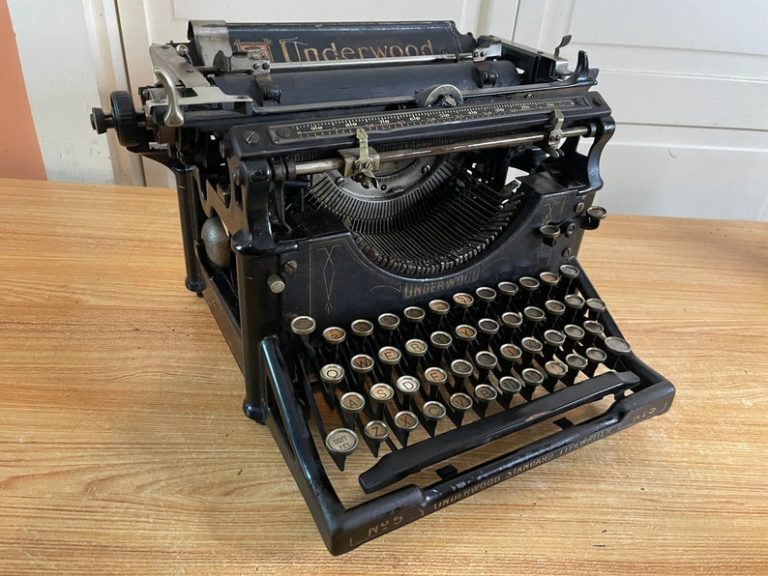 61 Vintage & Antique Typewriters You Can Buy - Oldest.org