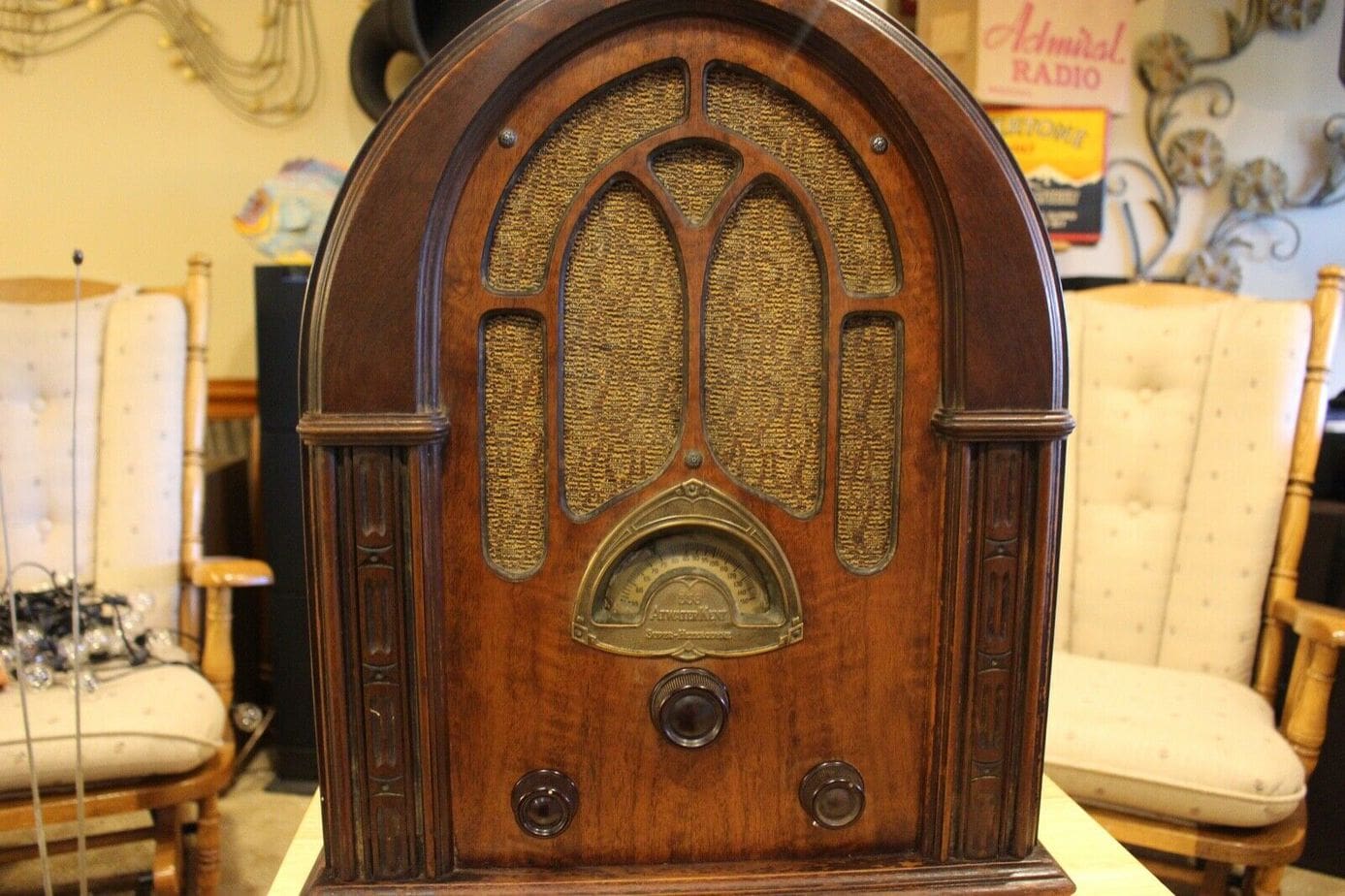 65 Vintage and Antique Radios For Sale - Oldest.org