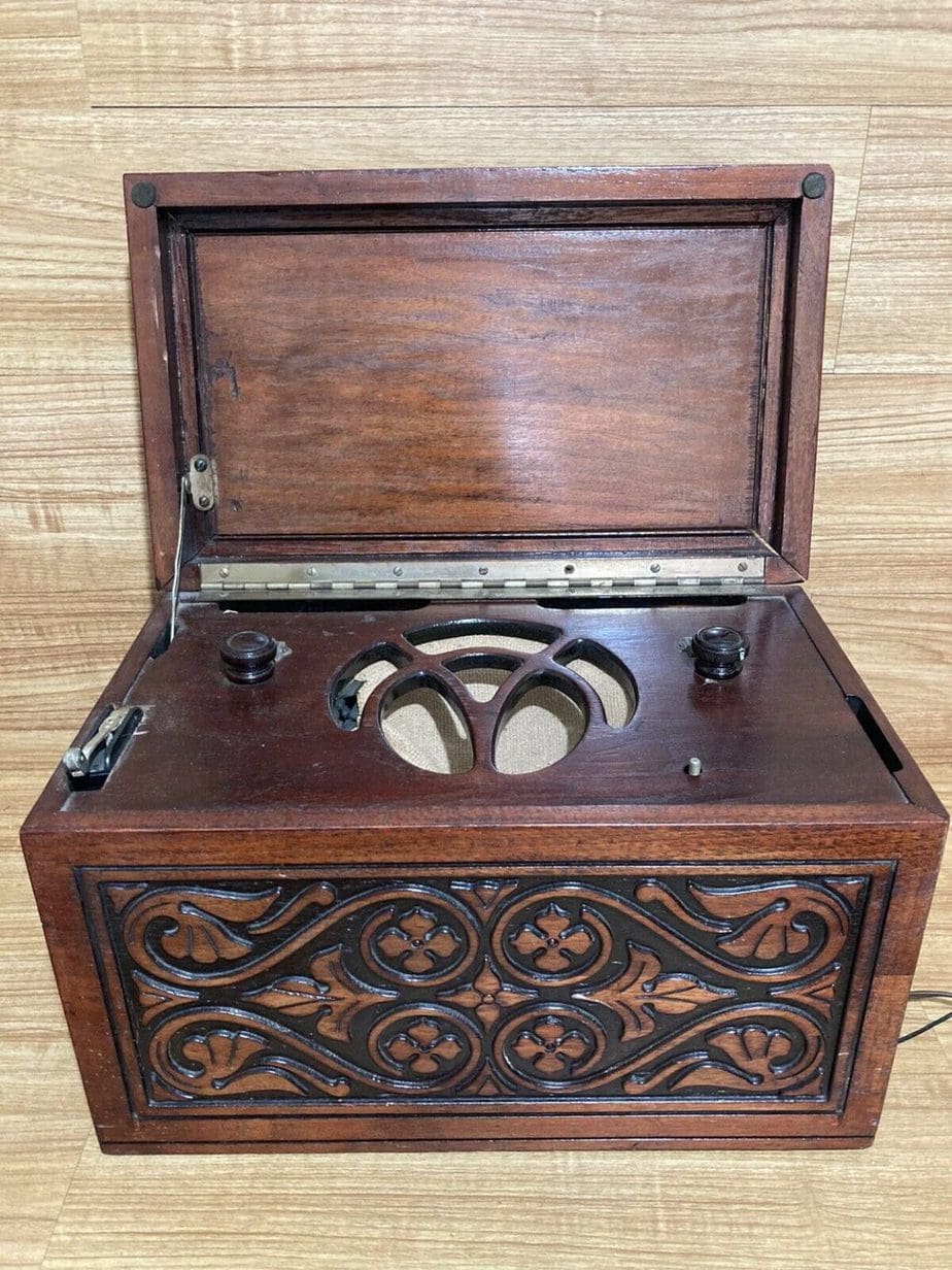 65 Vintage and Antique Radios For Sale - Oldest.org