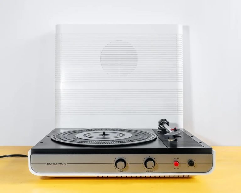 55 Vintage and Antique Record Players For Sale (Since 1940s) - Oldest.org
