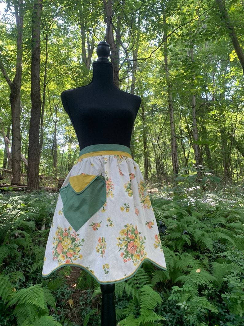 50 Vintage & Retro Aprons You Can Buy Today - Oldest.org