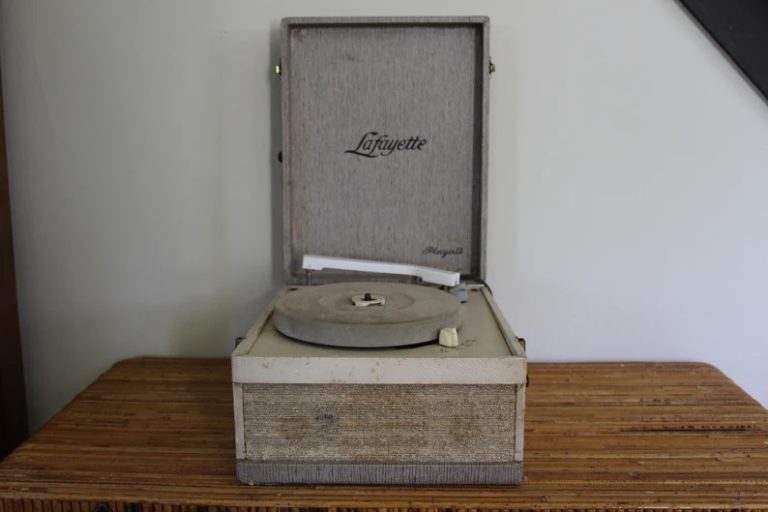 55 Vintage and Antique Record Players For Sale (Since 1940s) - Oldest.org