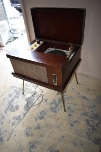 55 Vintage and Antique Record Players For Sale (Since 1940s) - Oldest.org