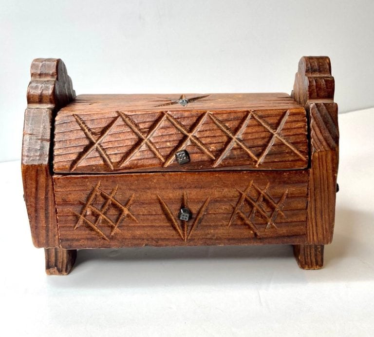 60 Vintage & Antique Chests For Sale - Oldest.org