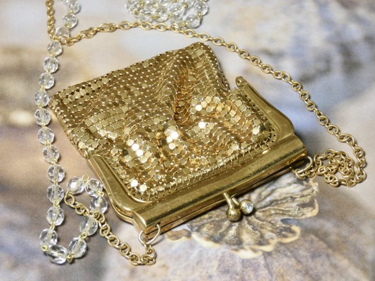 60 Vintage & Antique Purses For Sale - Oldest.org