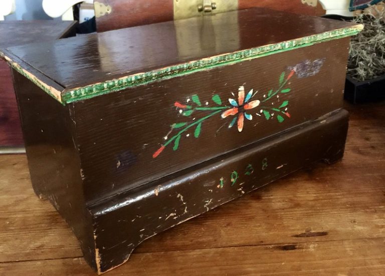 60 Vintage & Antique Chests For Sale - Oldest.org