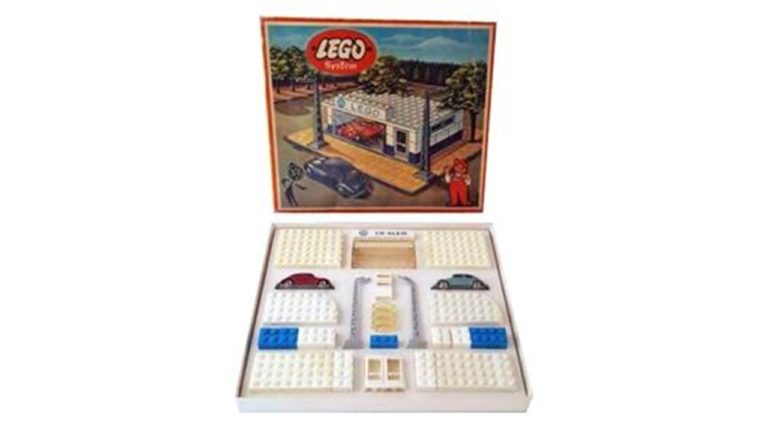 10 Oldest LEGO Sets Ever Released - Oldest.org