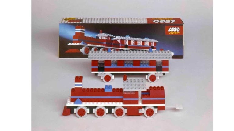 10 Oldest LEGO Sets Ever Released - Oldest.org