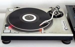 5 Oldest Record Players Ever Made - Oldest.org