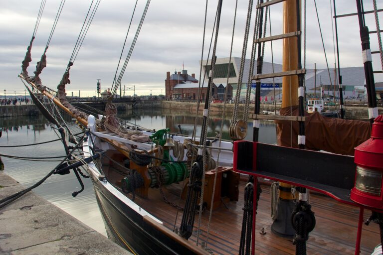 10 Oldest Ships Still in Use - Oldest.org