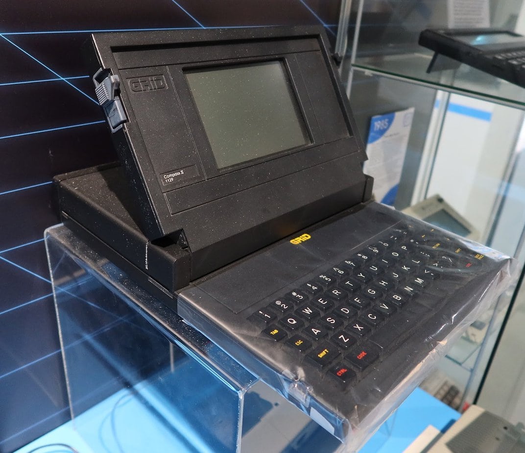 7 Oldest laptops in the world - Oldest.org