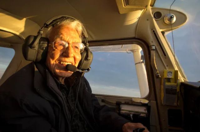 5 Oldest Commercial Aircraft Pilots - Oldest.org