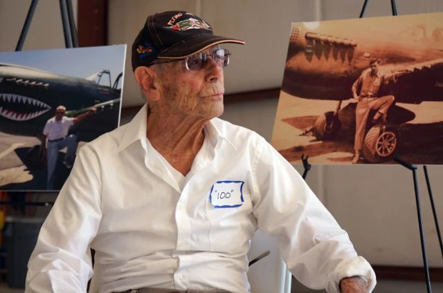 5 Oldest Commercial Aircraft Pilots - Oldest.org