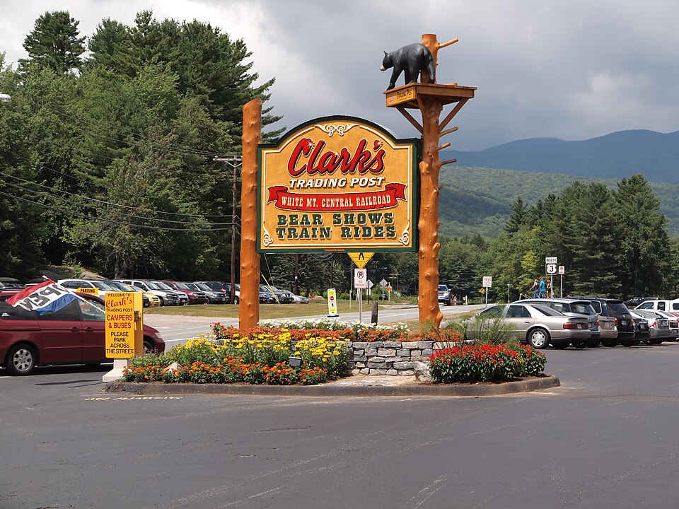 20 of the Oldest Roadside Attractions in the U.S. You Can Still Visit