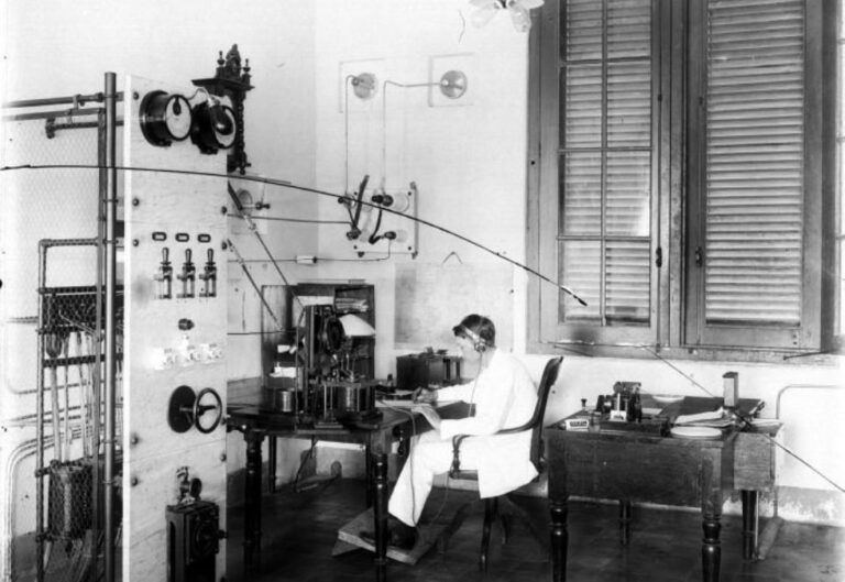 25 Photos of Communication Before the Telephone