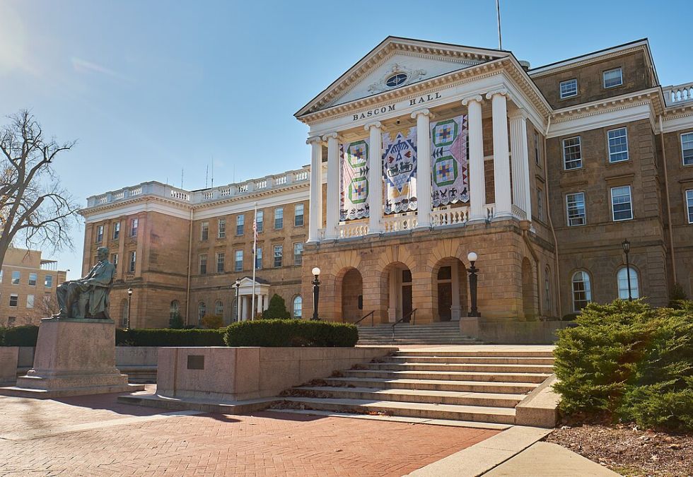 22 Largest Colleges In The United States - Oldest.org