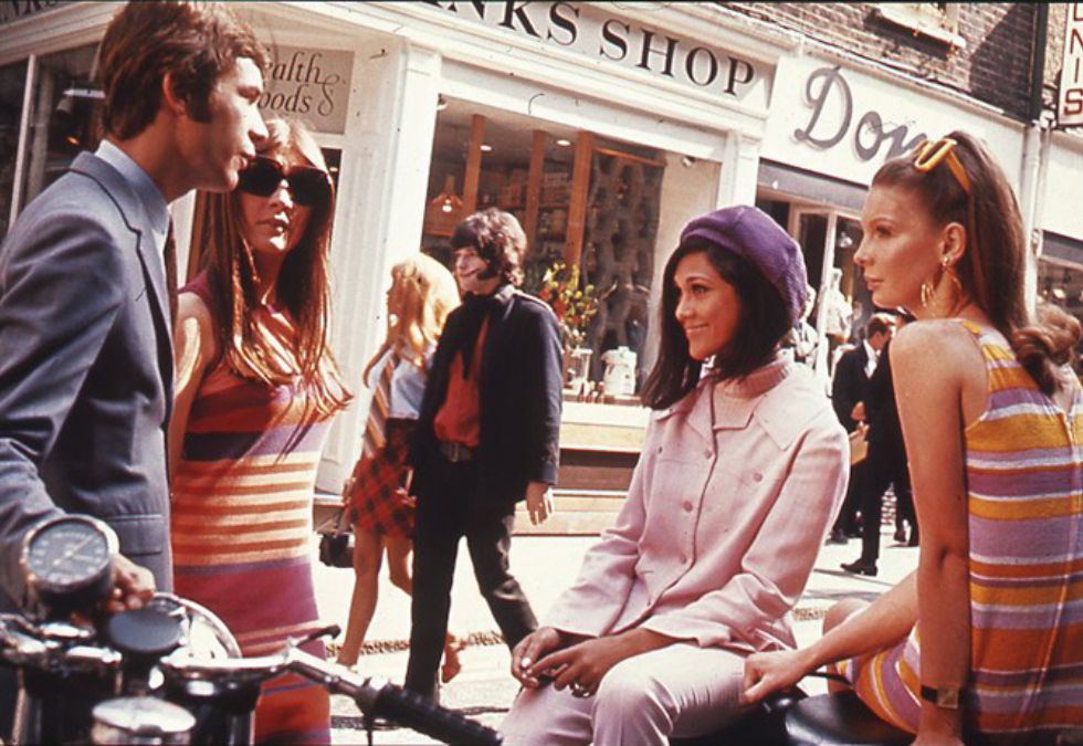 21 Iconic Things That Defined the 1960s - Oldest.org