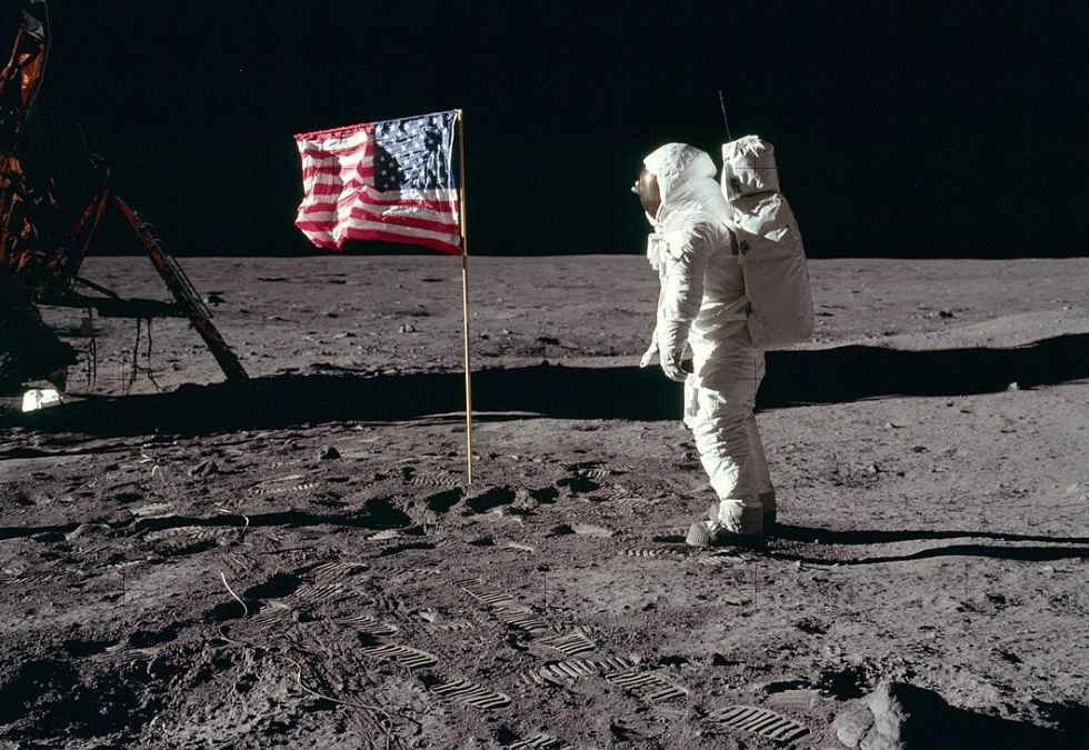 21 Iconic Things That Defined the 1960s - Oldest.org