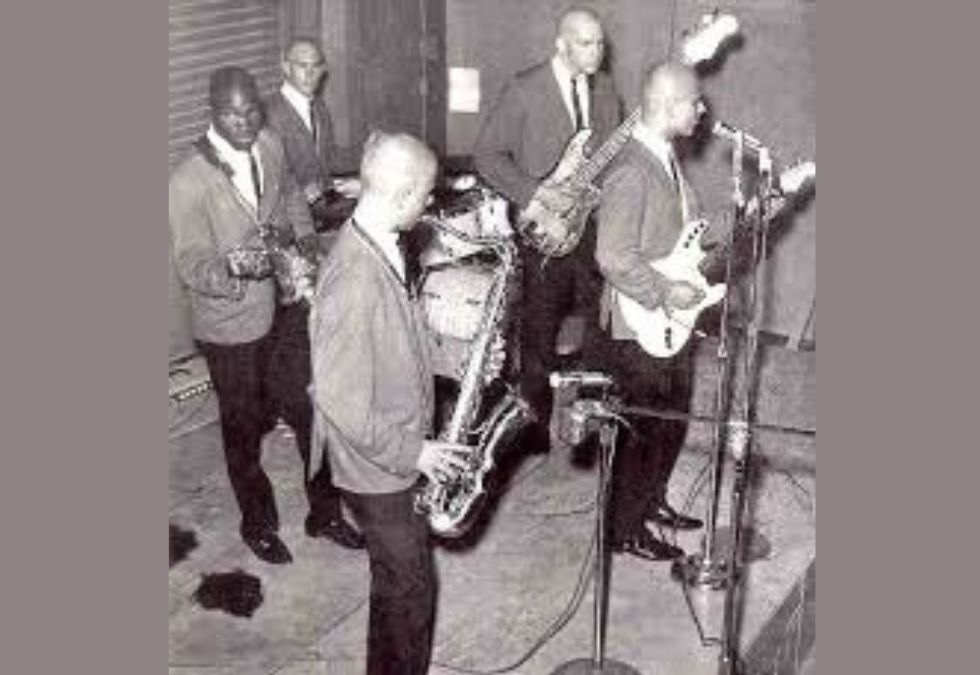 15 Pics Remembering The Giants Of Surf Music - Oldest.org