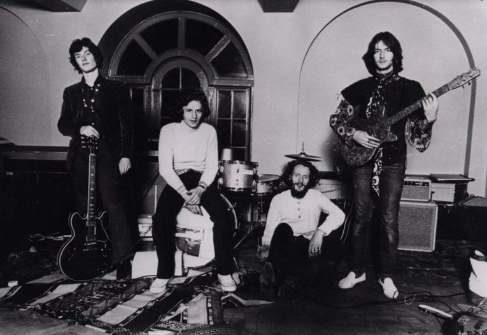 Musicians Backstage In The 1970s: Shocking 15 Photos
