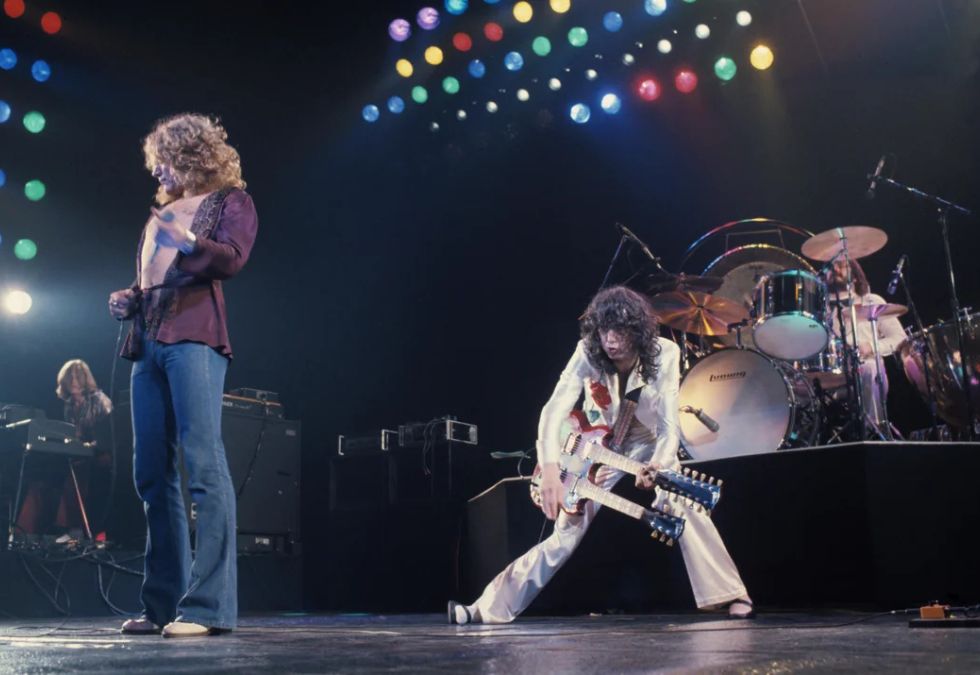 Musicians Backstage In The 1970s: Shocking 15 Photos