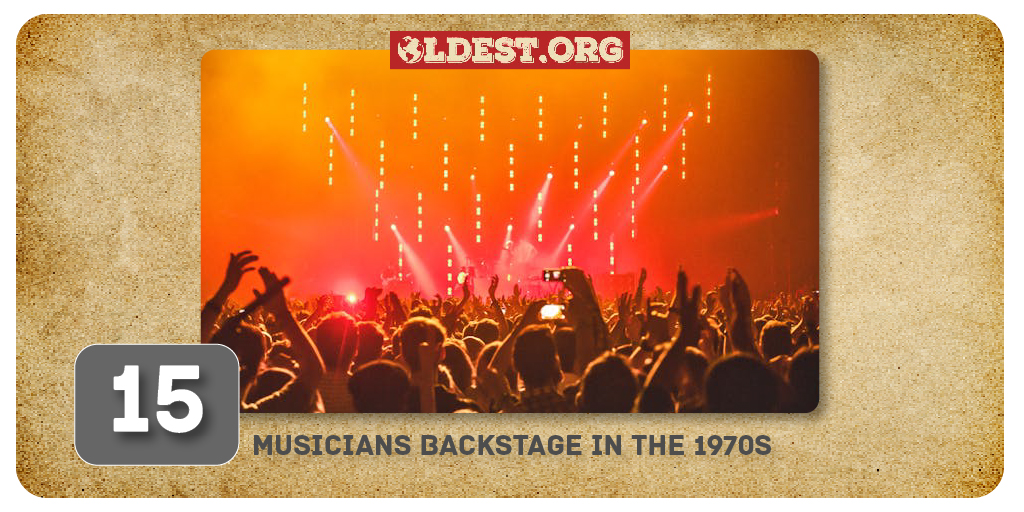 Musicians Backstage In The 1970s: Shocking 15 Photos