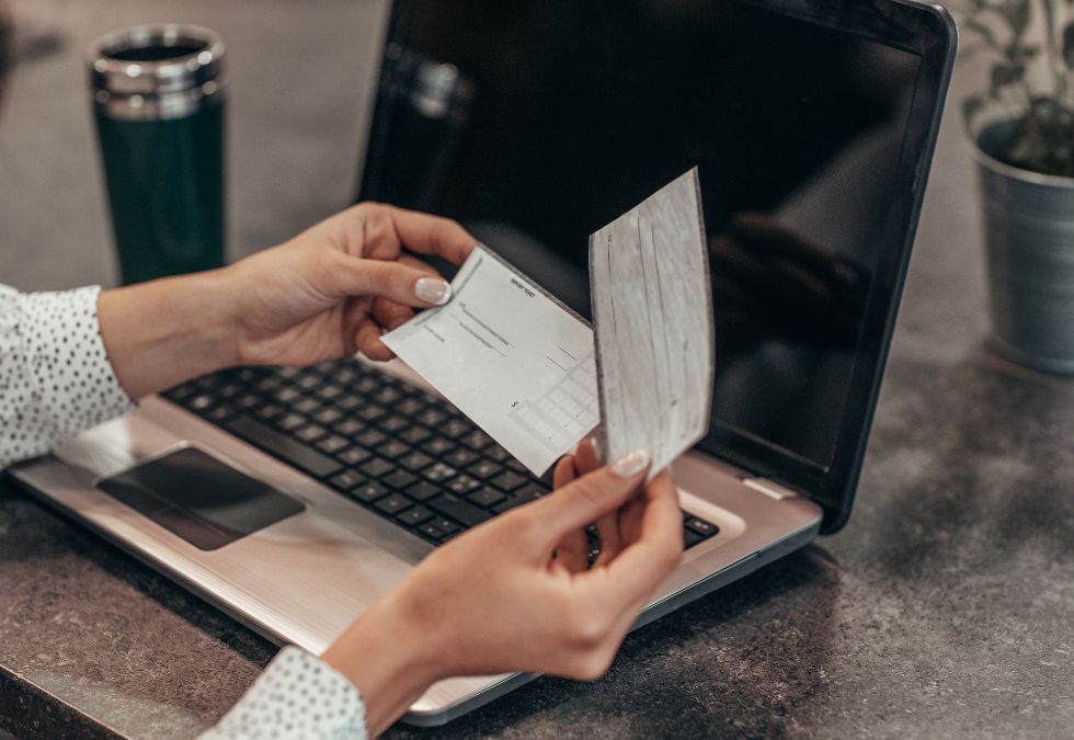 15 Habits Older People Have That Confuse Younger Generations