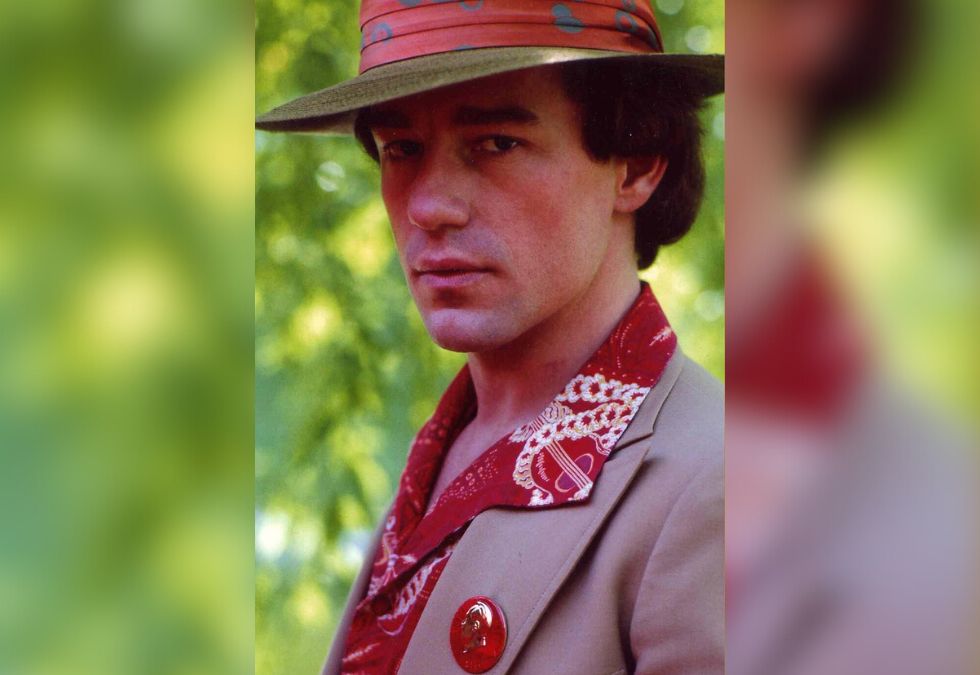 15 Sitcom Stars Who Faced Tragic Deaths