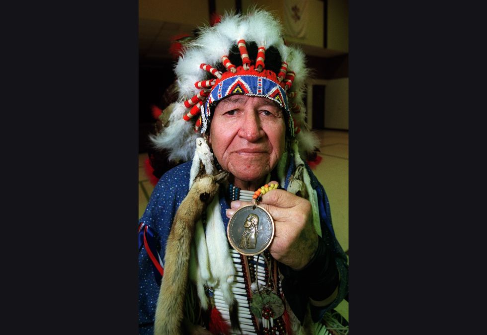 30 Powerful Vintage Photos of Native American Life