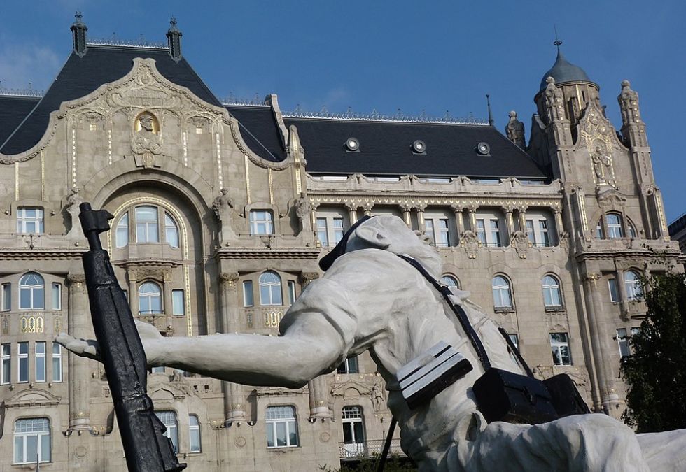 21 Photos That Challenge Widely-Accepted Historical Facts