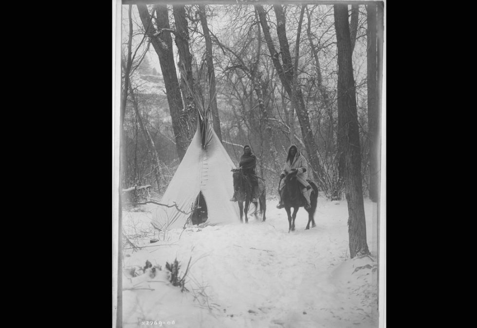 30 Powerful Vintage Photos of Native American Life