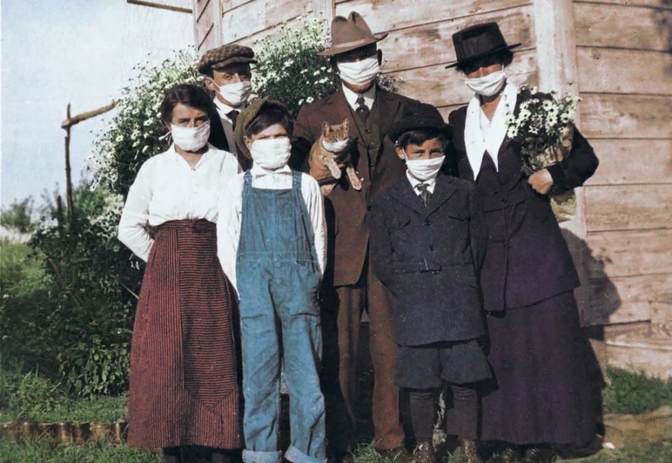 20 Colorized Photos That Showcase 1920s America