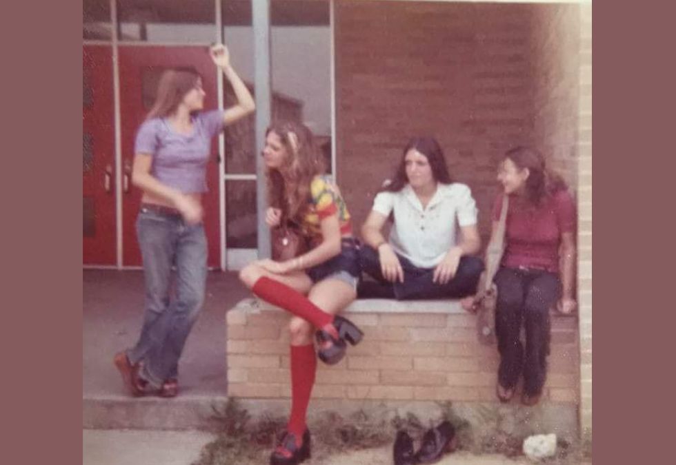 28 Throwback Photos of 1970s High School Life