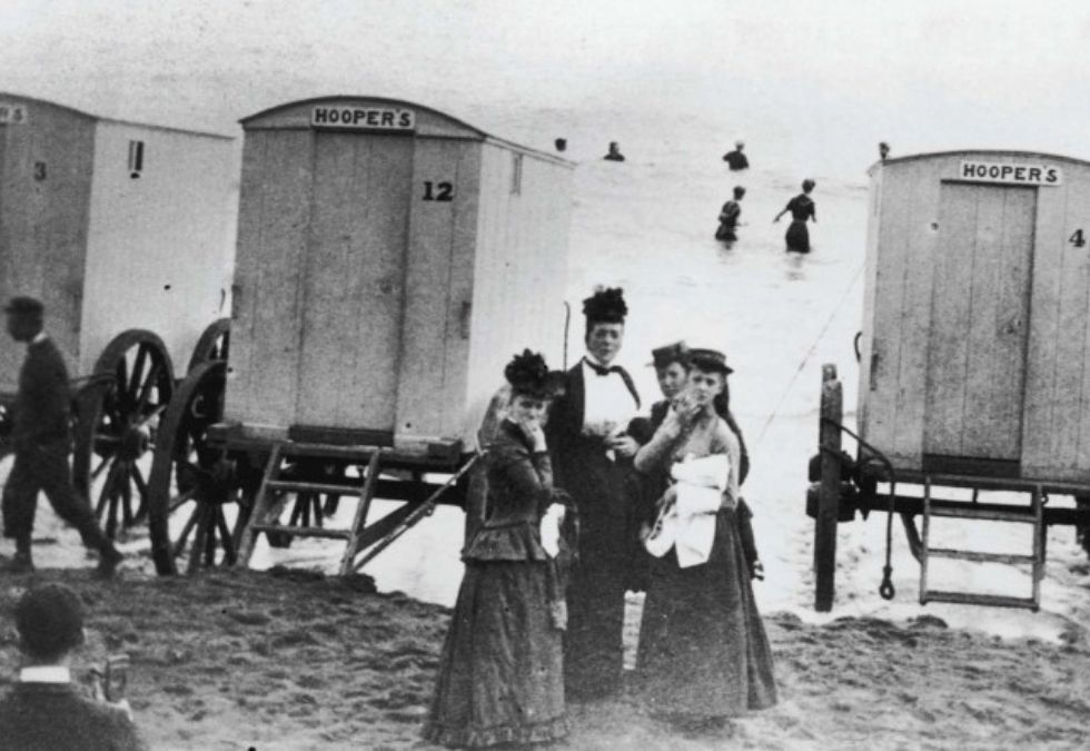 Photos of Winter Bathers From Before Cold Baths Were Cool
