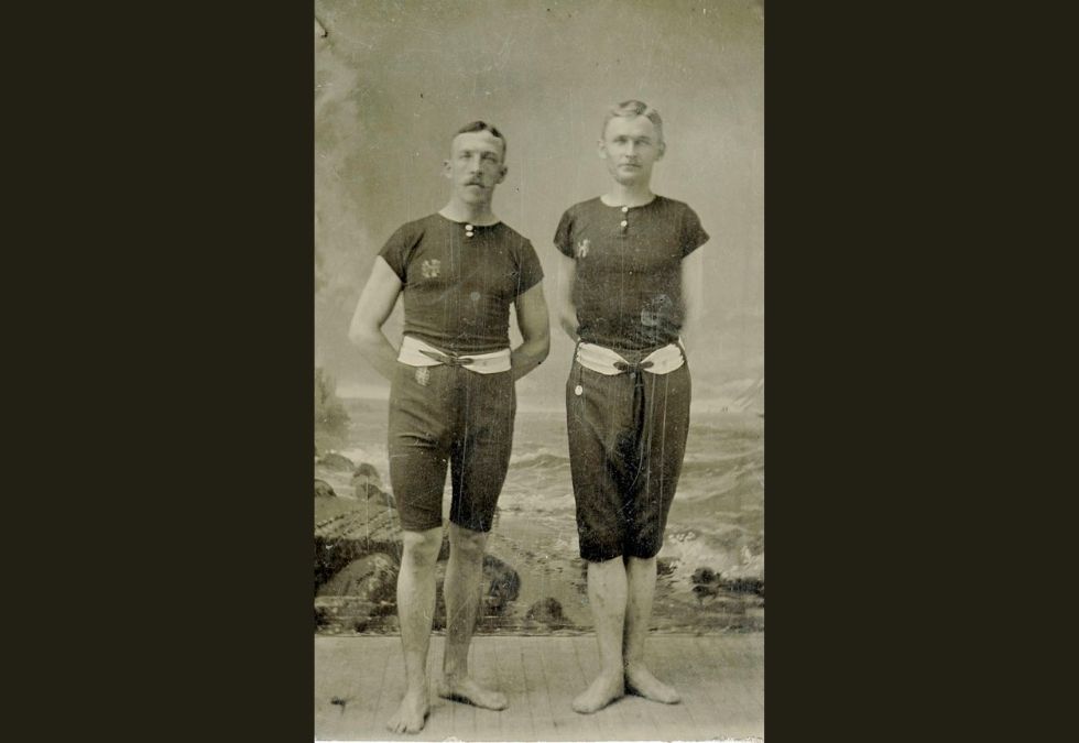 Photos of Winter Bathers From Before Cold Baths Were Cool