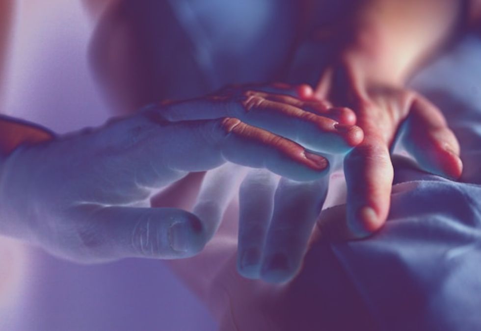 13 Things People Say They Experience Right Before Death, According to ...