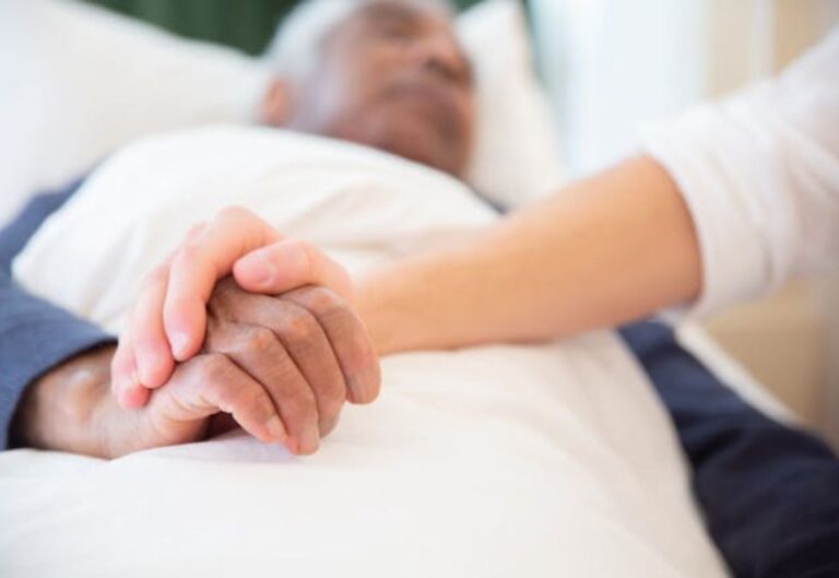 13 Things People Say They Experience Right Before Death, According to ...