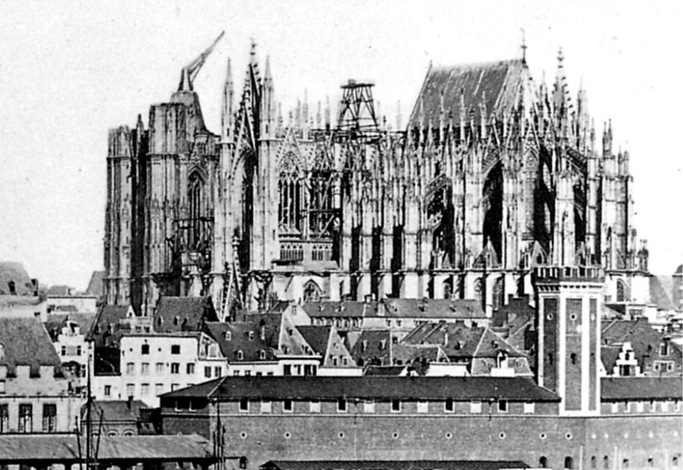 The Stories Behind 20 Historical Monuments Left Incomplete